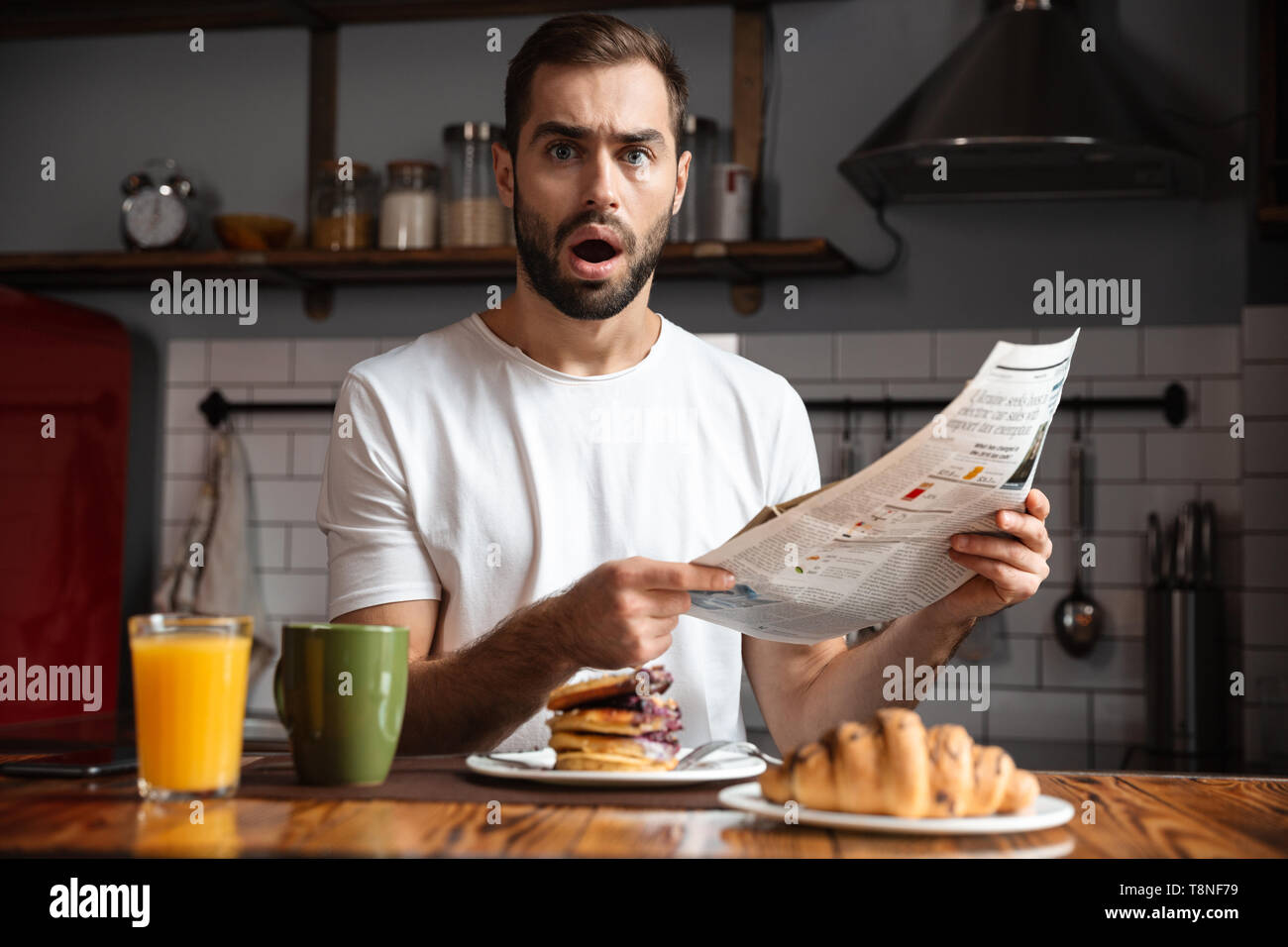 Late for work angry boss hi-res stock photography and images - Alamy