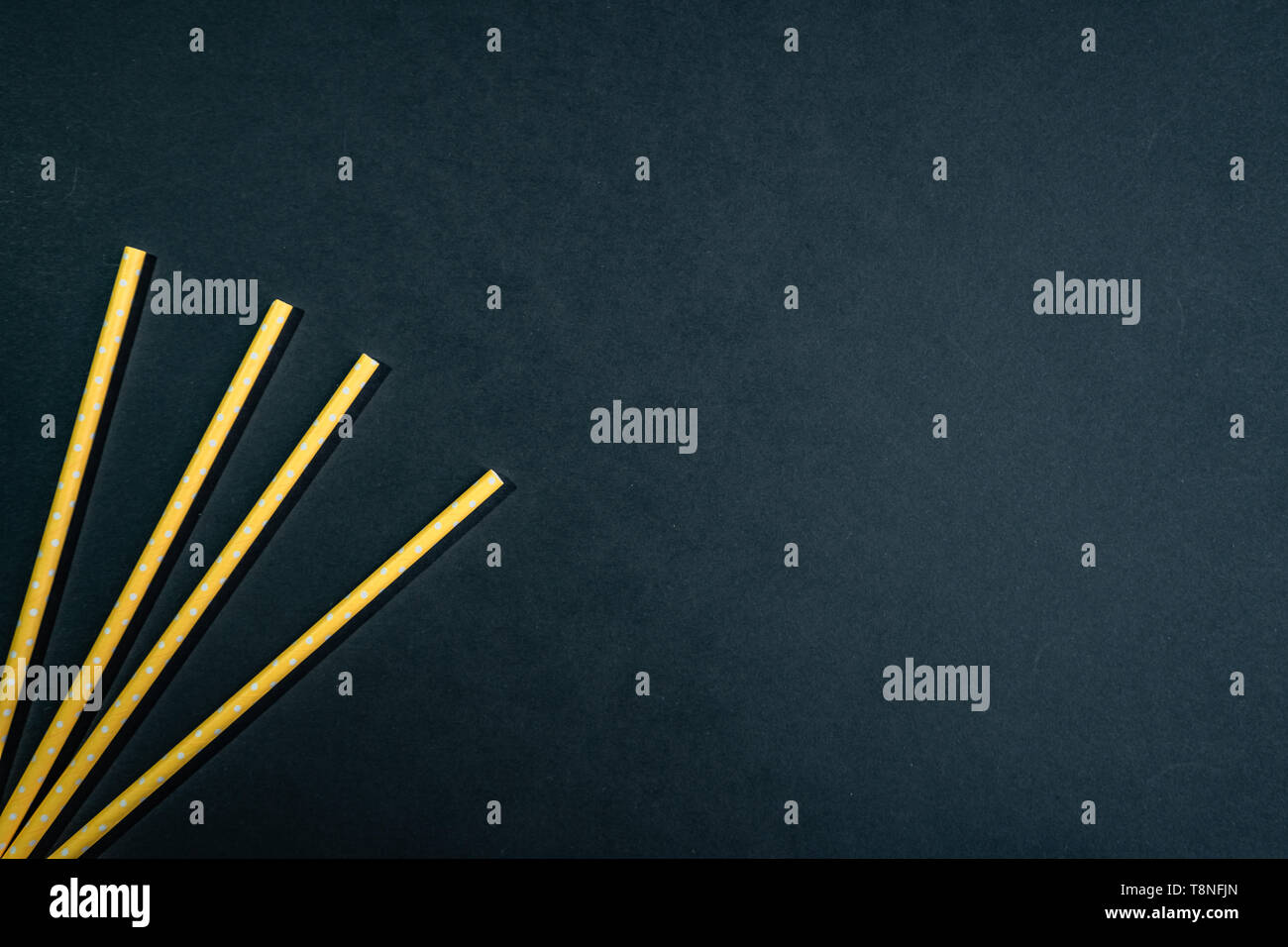 Yellow paper straws background Stock Photo - Alamy