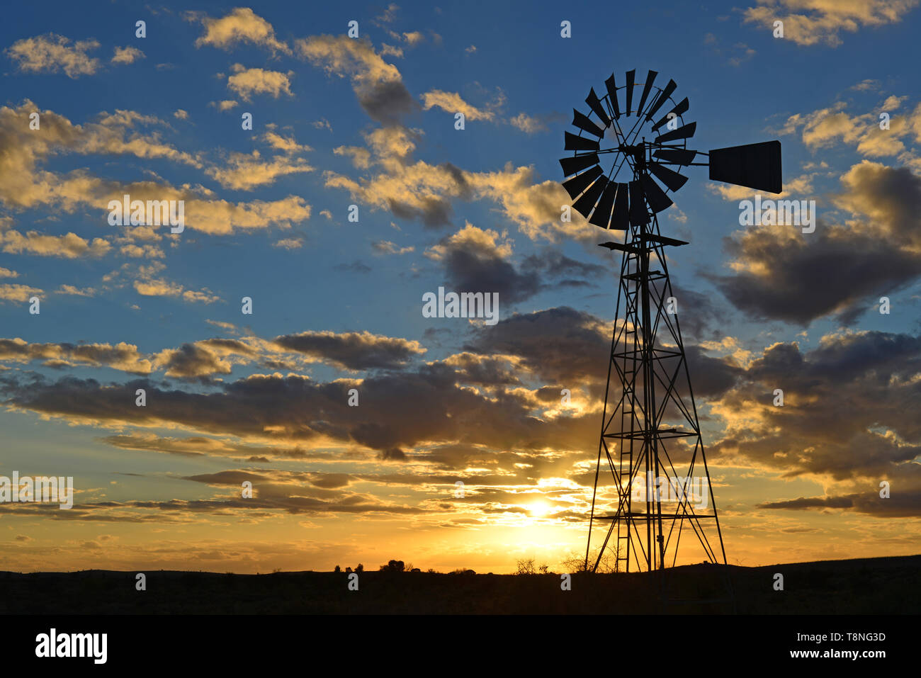 Sunset windmill australia outback hi-res stock photography and images ...