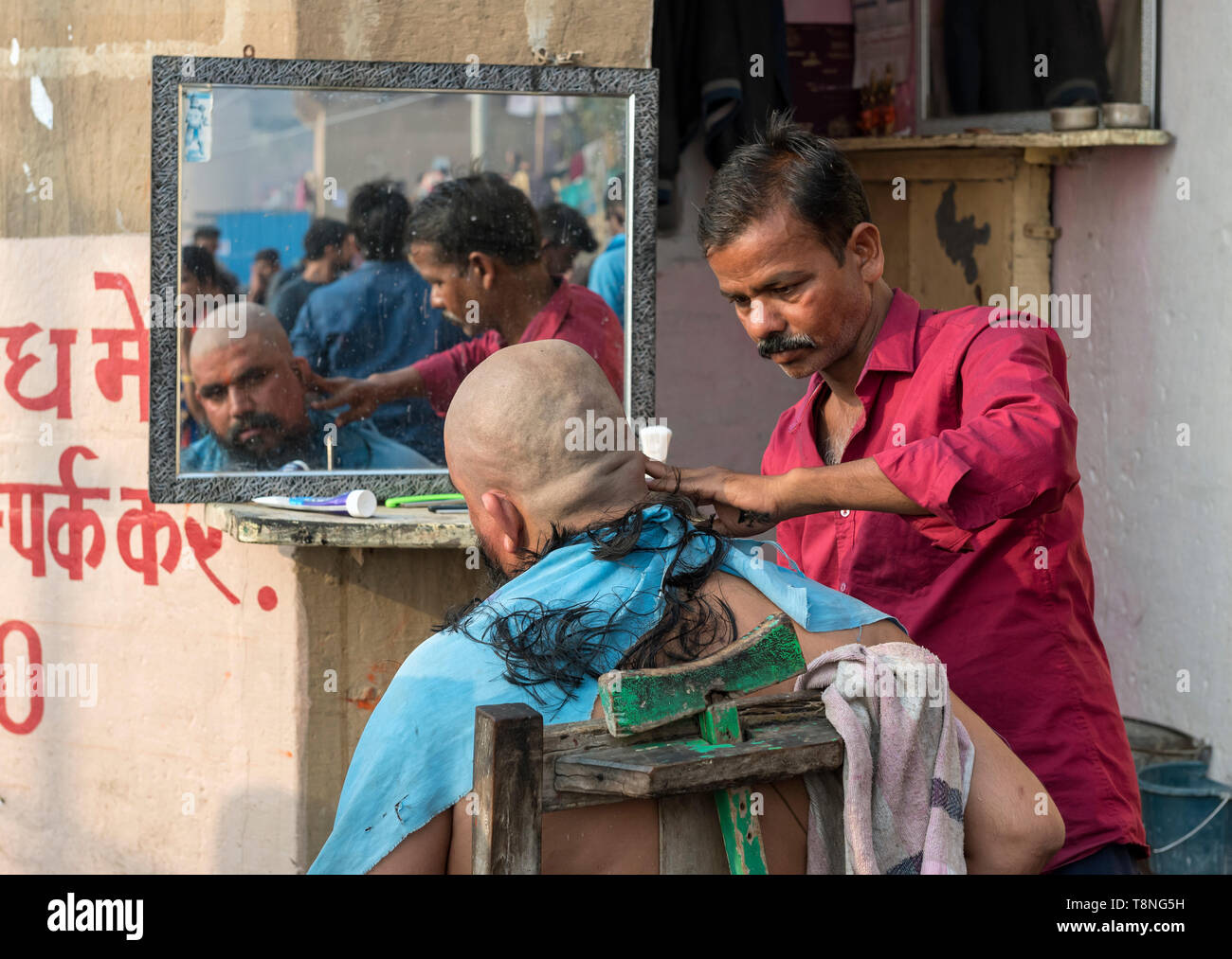 Street barber shop on the ghats of the River Ganges, Varanasi, India ...