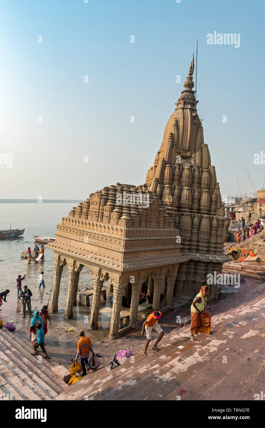 Leaning Shri Ratneshwar Mahadev Temple on the River Ganges, Varanasi ...