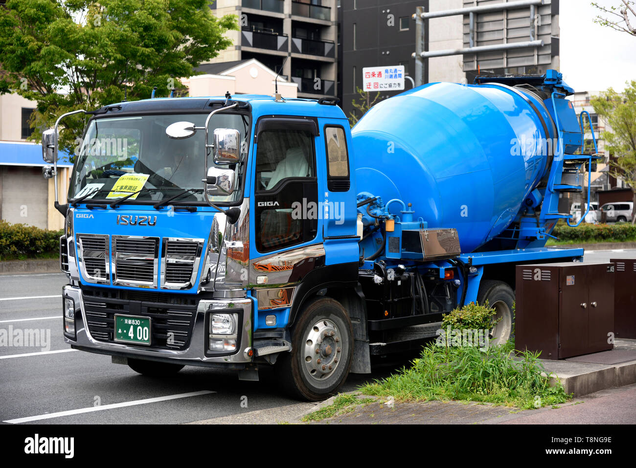 blue cement mixer lorry Japan Stock Photo - Alamy