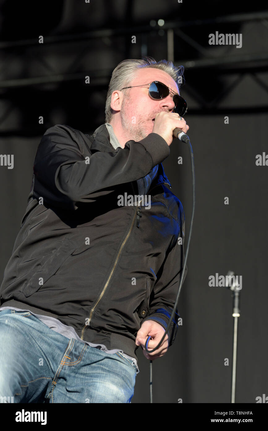 Paul mcloone singing hi-res stock photography and images - Alamy