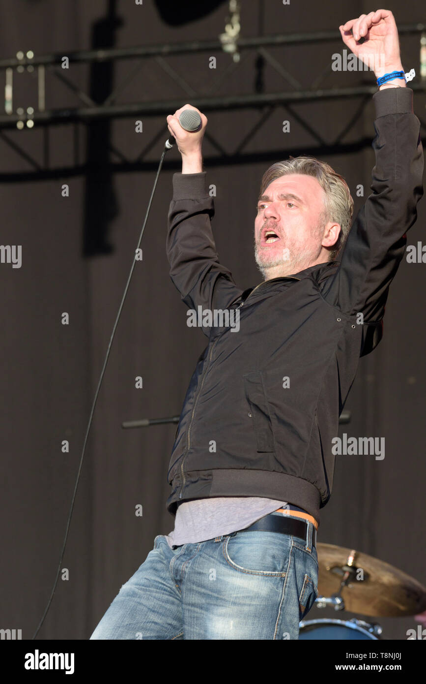 Paul mcloone singing hi-res stock photography and images - Alamy