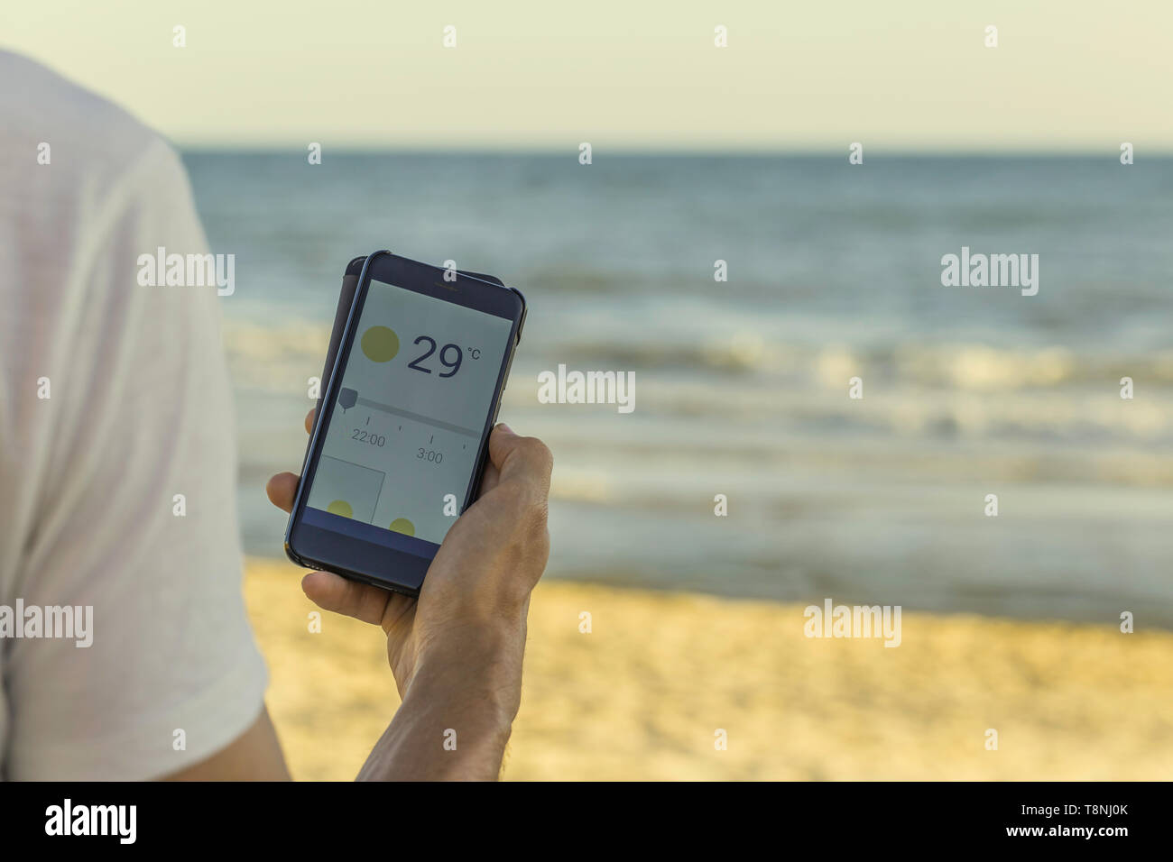 Smart phone with weather forecast on screen, smart phone dialing 20ºC ...