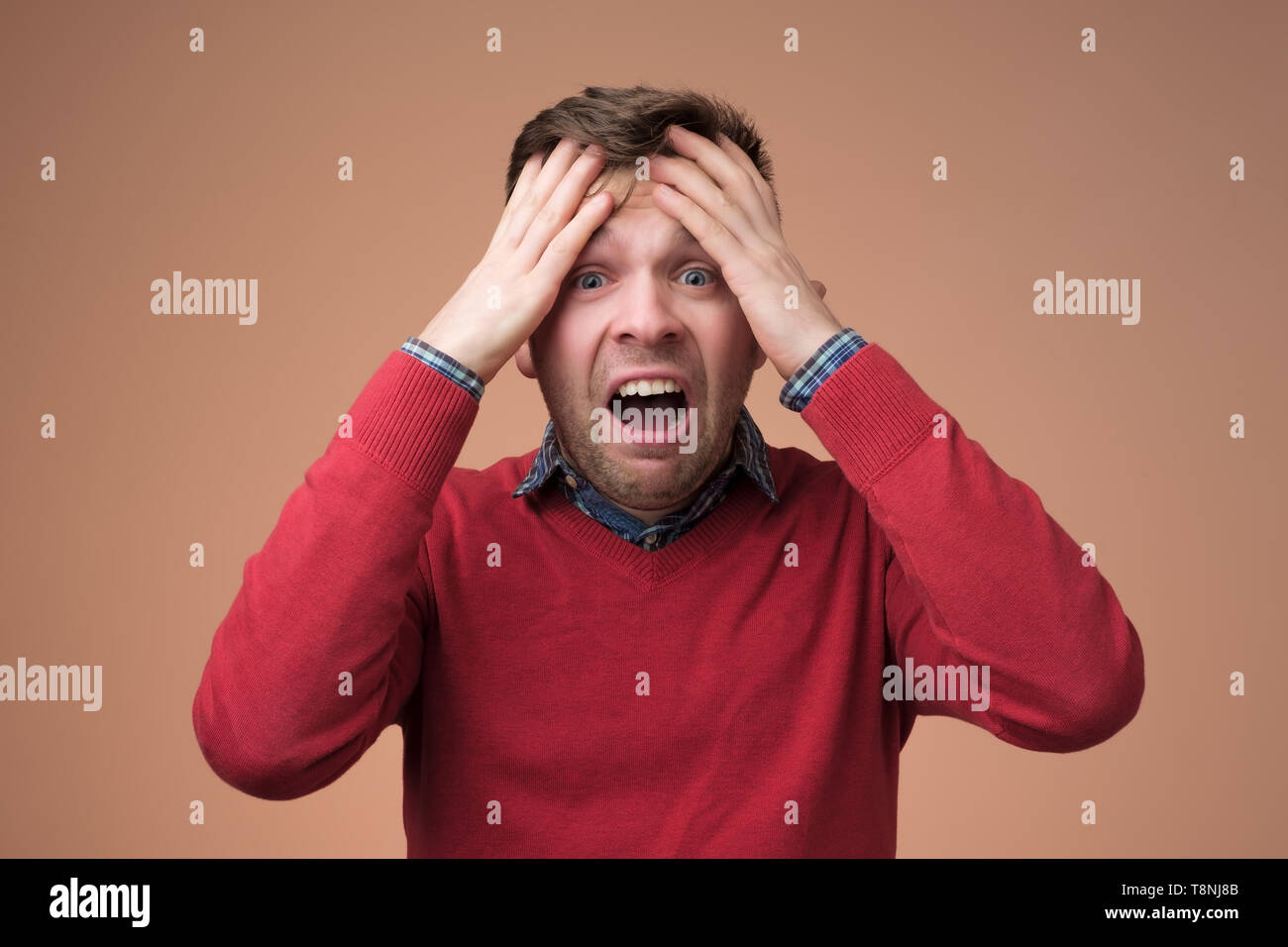 Man holding head screaming hi-res stock photography and images - Alamy