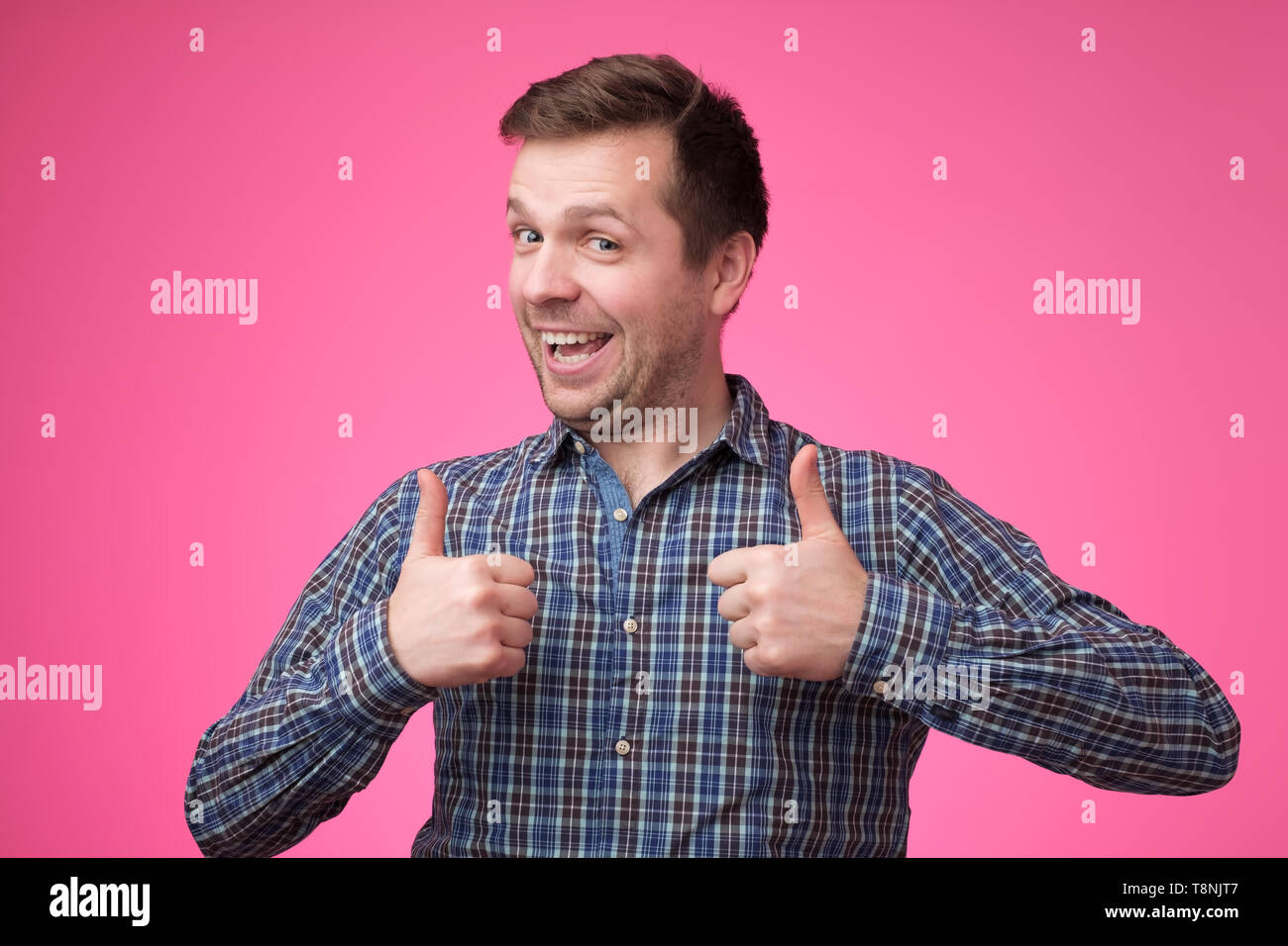 Man showing thumbs up hi-res stock photography and images - Alamy