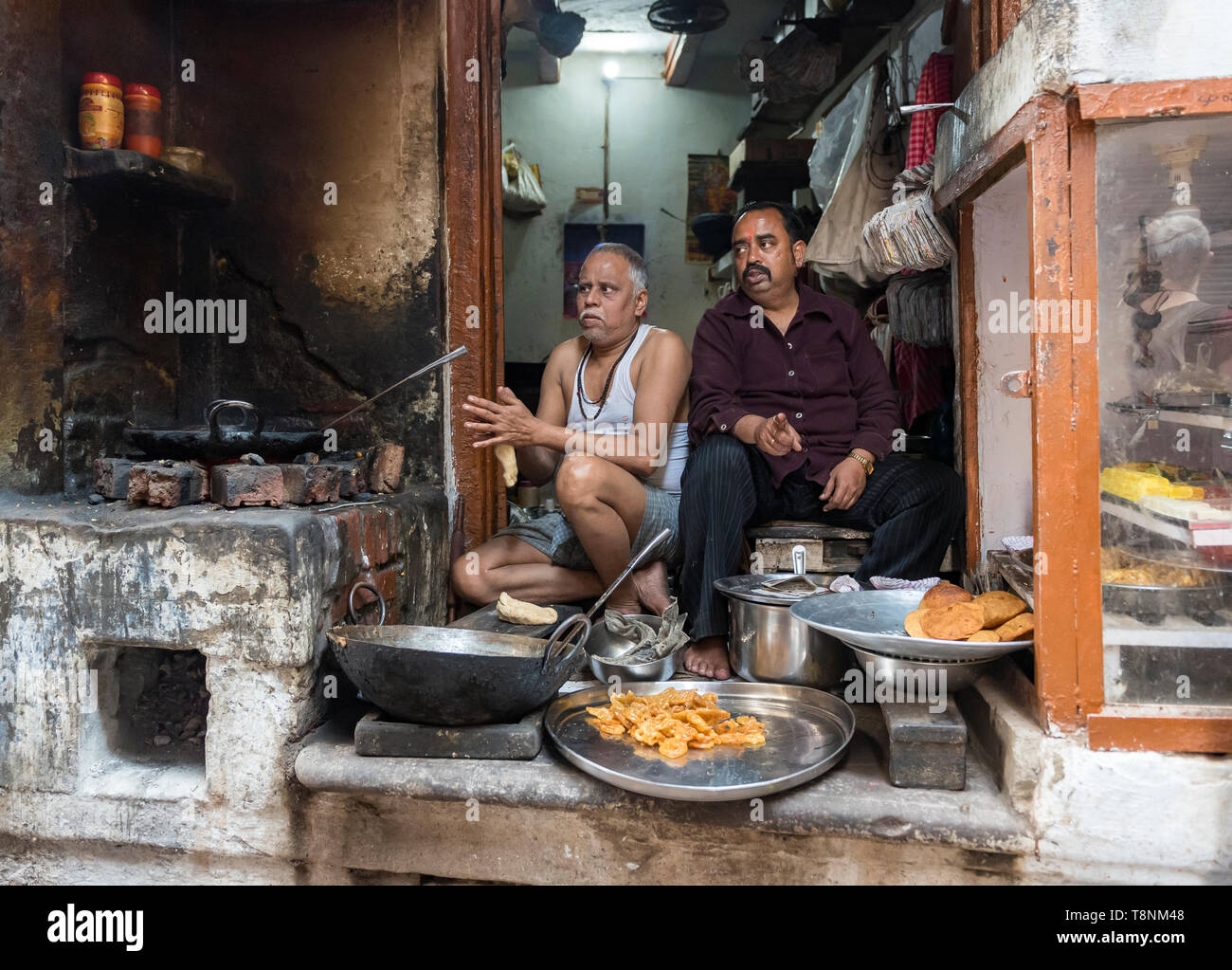 Street food stall india hi-res stock photography and images - Alamy