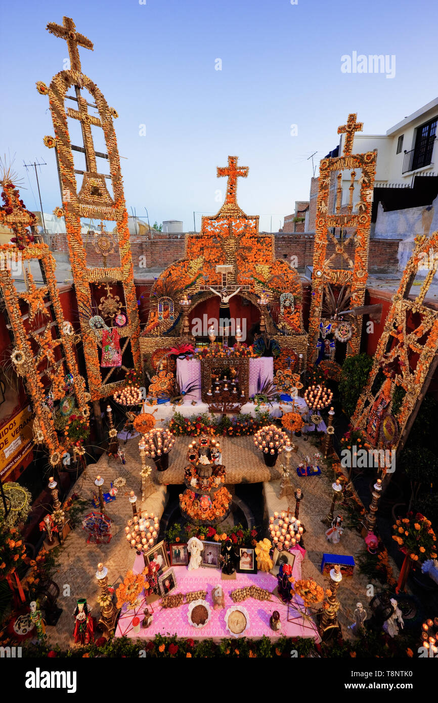 Altar de dia de muertos hi-res stock photography and images - Alamy