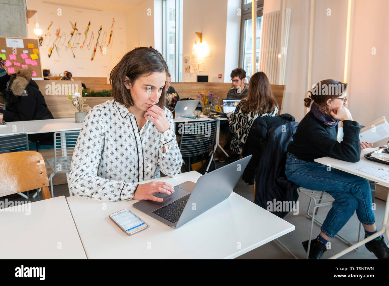 Coworking space hi-res stock photography and images - Alamy