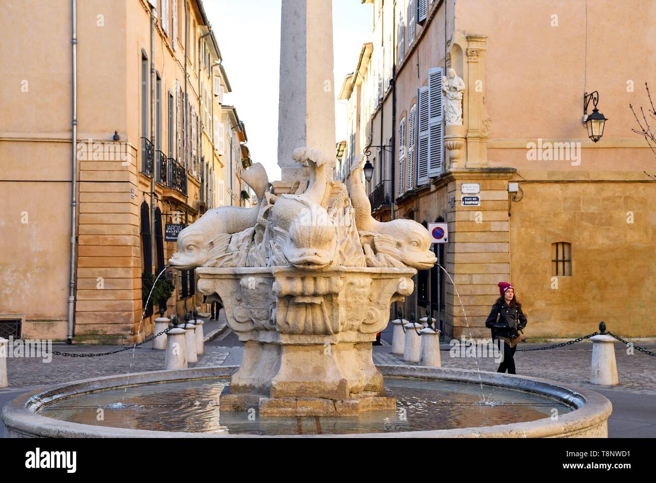 Four dolphin fountain hi-res stock photography and images - Alamy