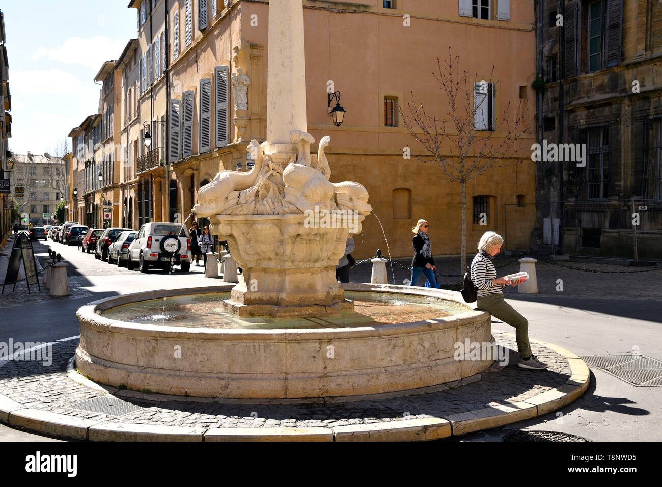 France, Bouches du Rhone, Aix en Provence, Mazarin quarter, fountain and four Dolphins square ...