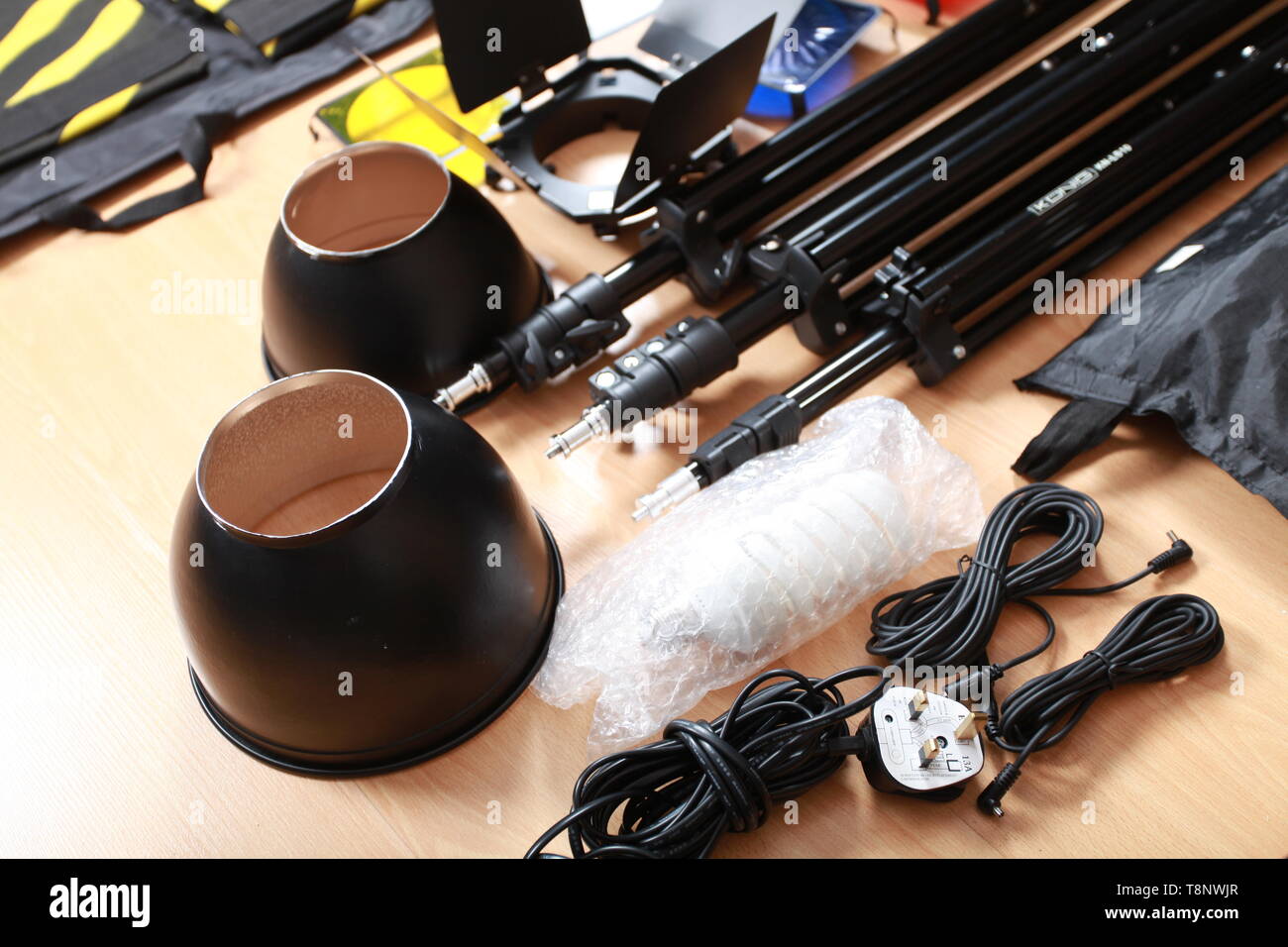 Studio modelling hi-res stock photography and images - Alamy