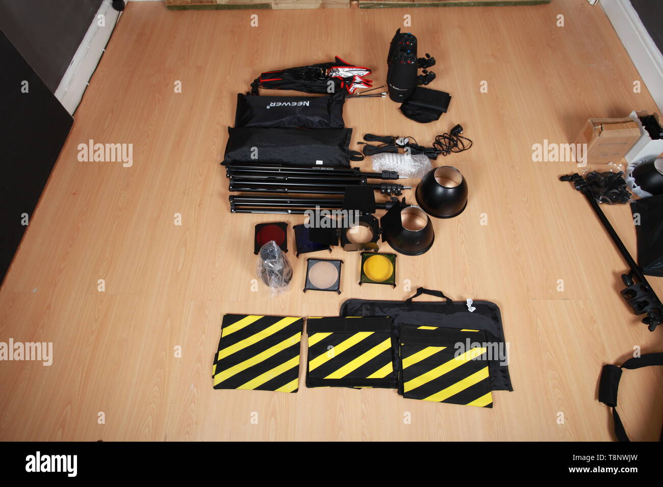 Portrait studio lighting equipment hi-res stock photography and images ...