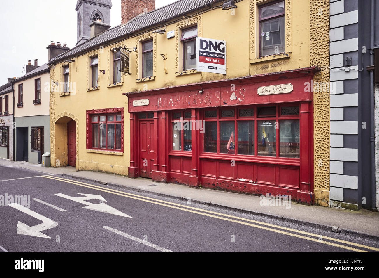 Closed down pub hi-res stock photography and images - Alamy
