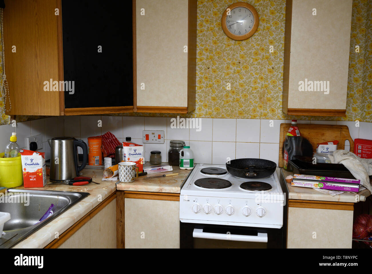 Messy kitchen hi-res stock photography and images - Alamy
