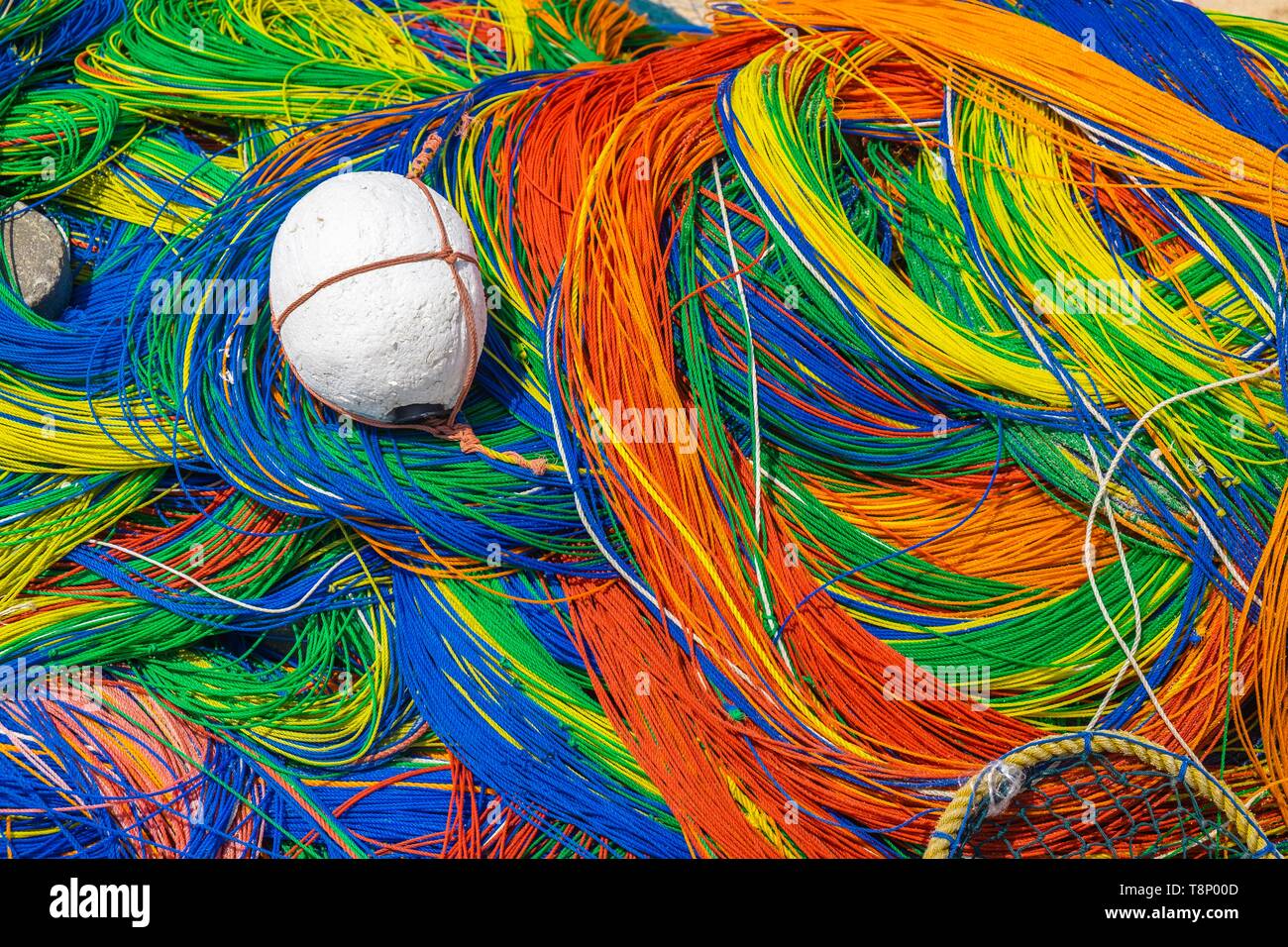 Sri Lanka, Eastern province, Pottuvil, Arugam bay, fishing nets on ... Sri Lanka, Eastern province, Pottuvil, Arugam bay, fishing nets on ...