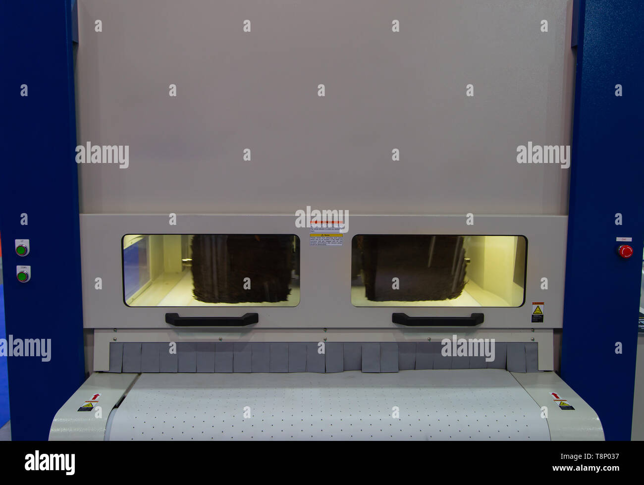 Deburring metal sharp edge and rounding machine Stock Photo - Alamy