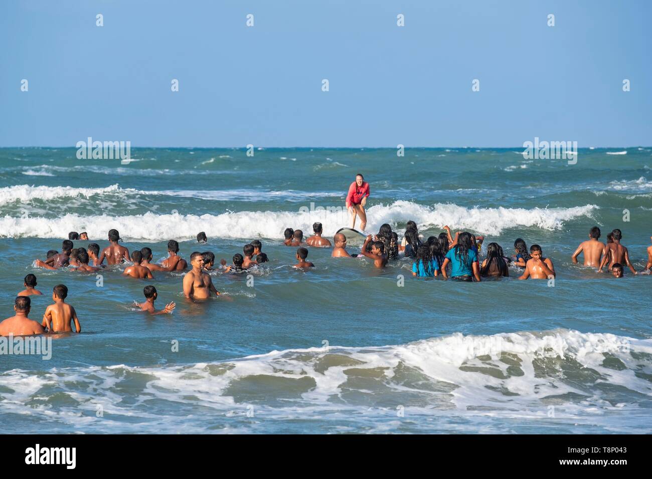 Sri Lanka, Eastern province, Pottuvil, Arugam bay beach on weekends ...