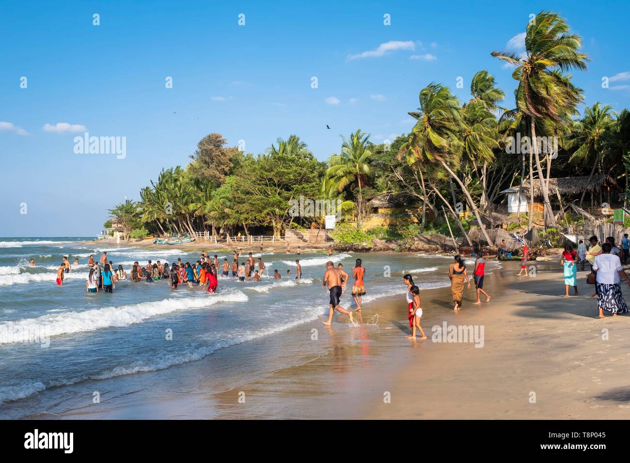 Sri Lanka, Eastern province, Pottuvil, Arugam bay beach on weekends ...