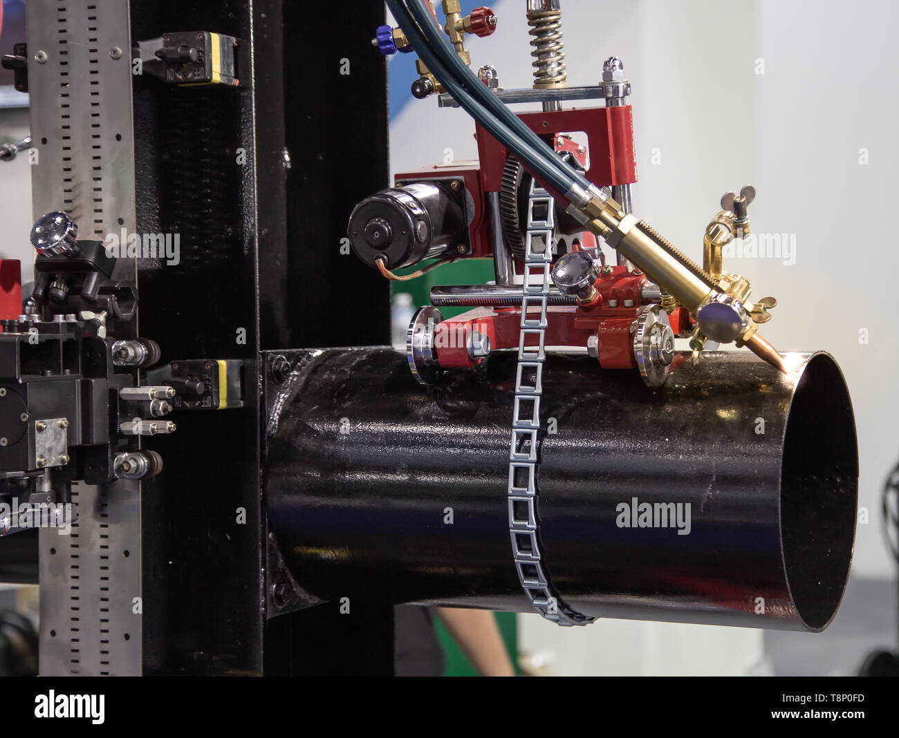 Chain track pipe welding machine operate on big pipe Stock Photo - Alamy