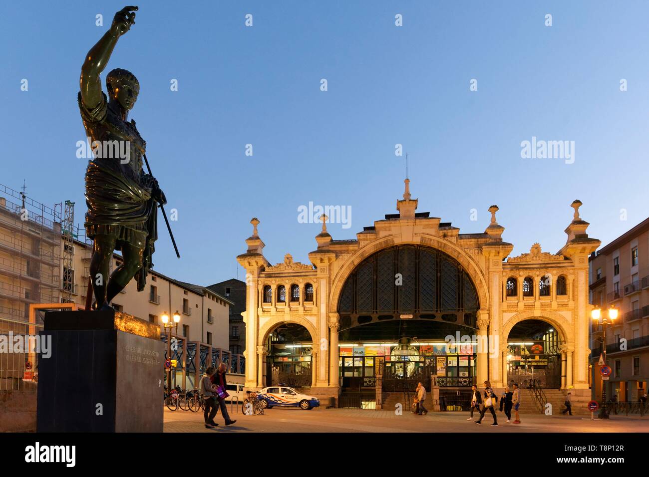 Spain, Aragon, Zaragoza, statue of Cesar Augustus and the central ...