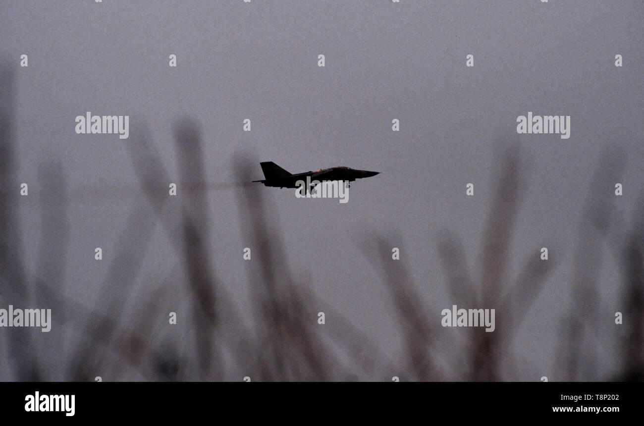 Upper Heyford RAF - USAF Air base in Oxfordshire England. 15/04/1986 ...