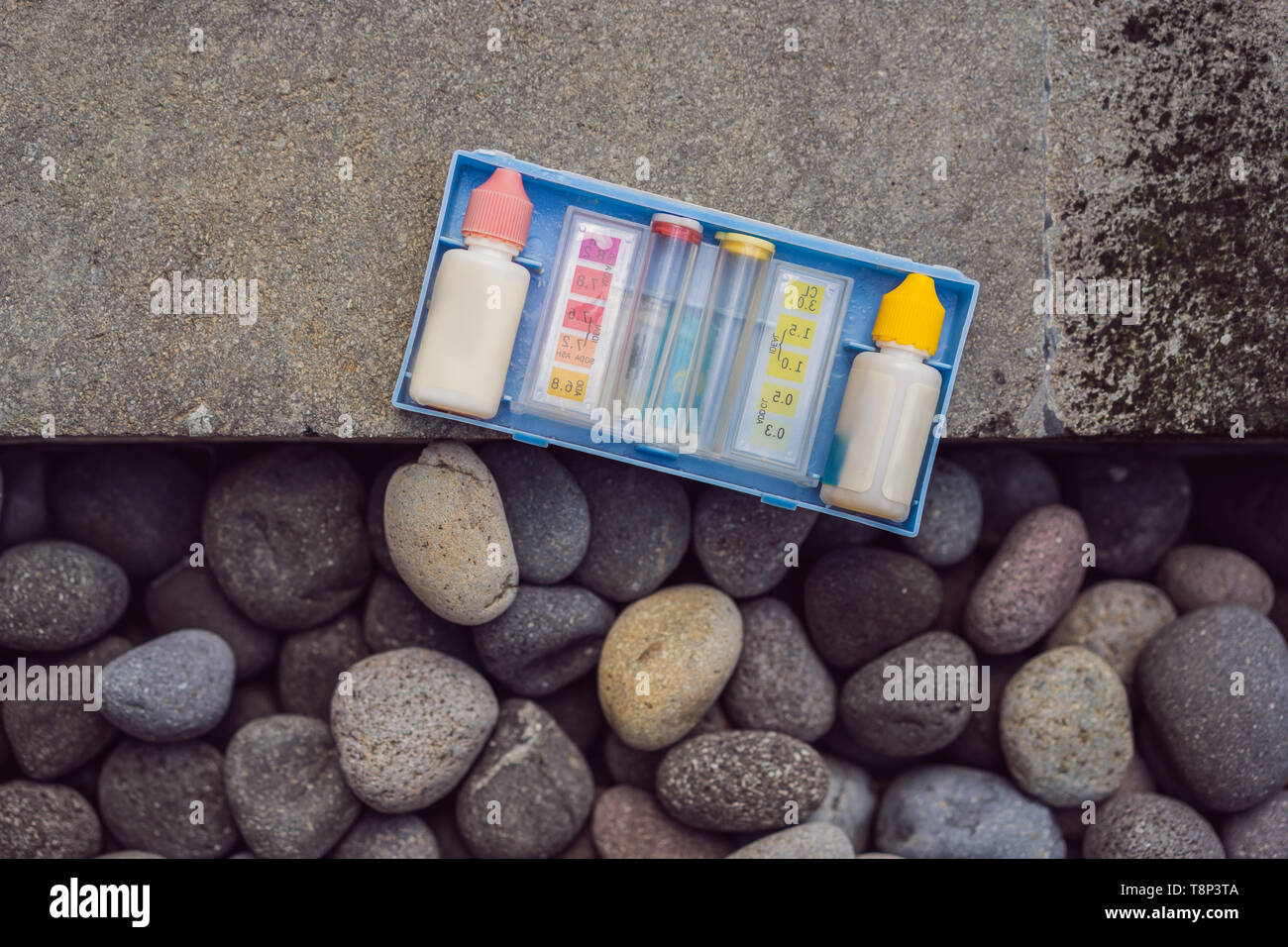 Measurement of chlorine and PH of a pool Stock Photo - Alamy