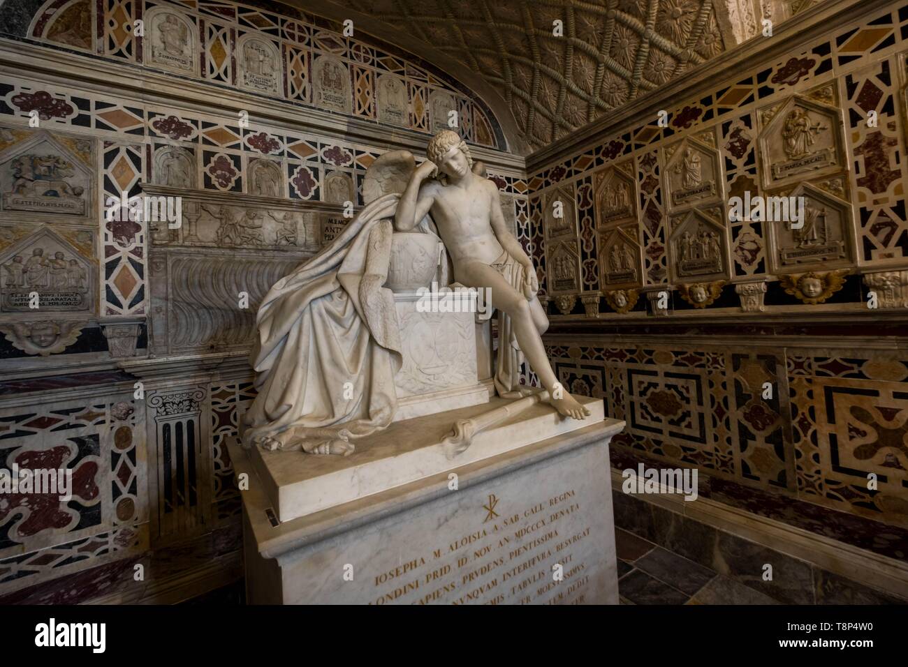 Royal crypt hi-res stock photography and images - Alamy