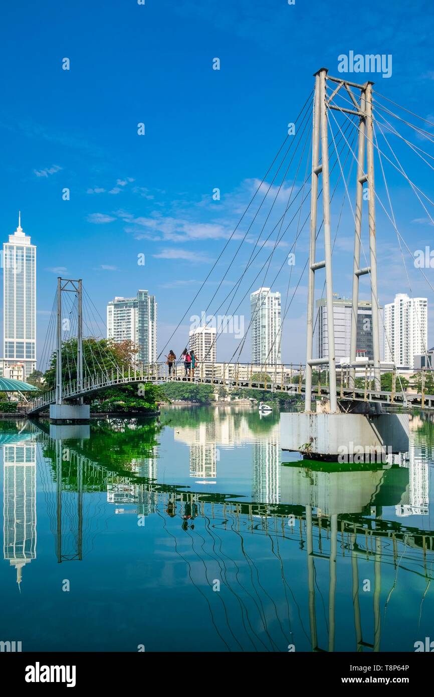 Sri Lanka, Colombo, Wekanda district, pedestrian footbridge over Beira ...