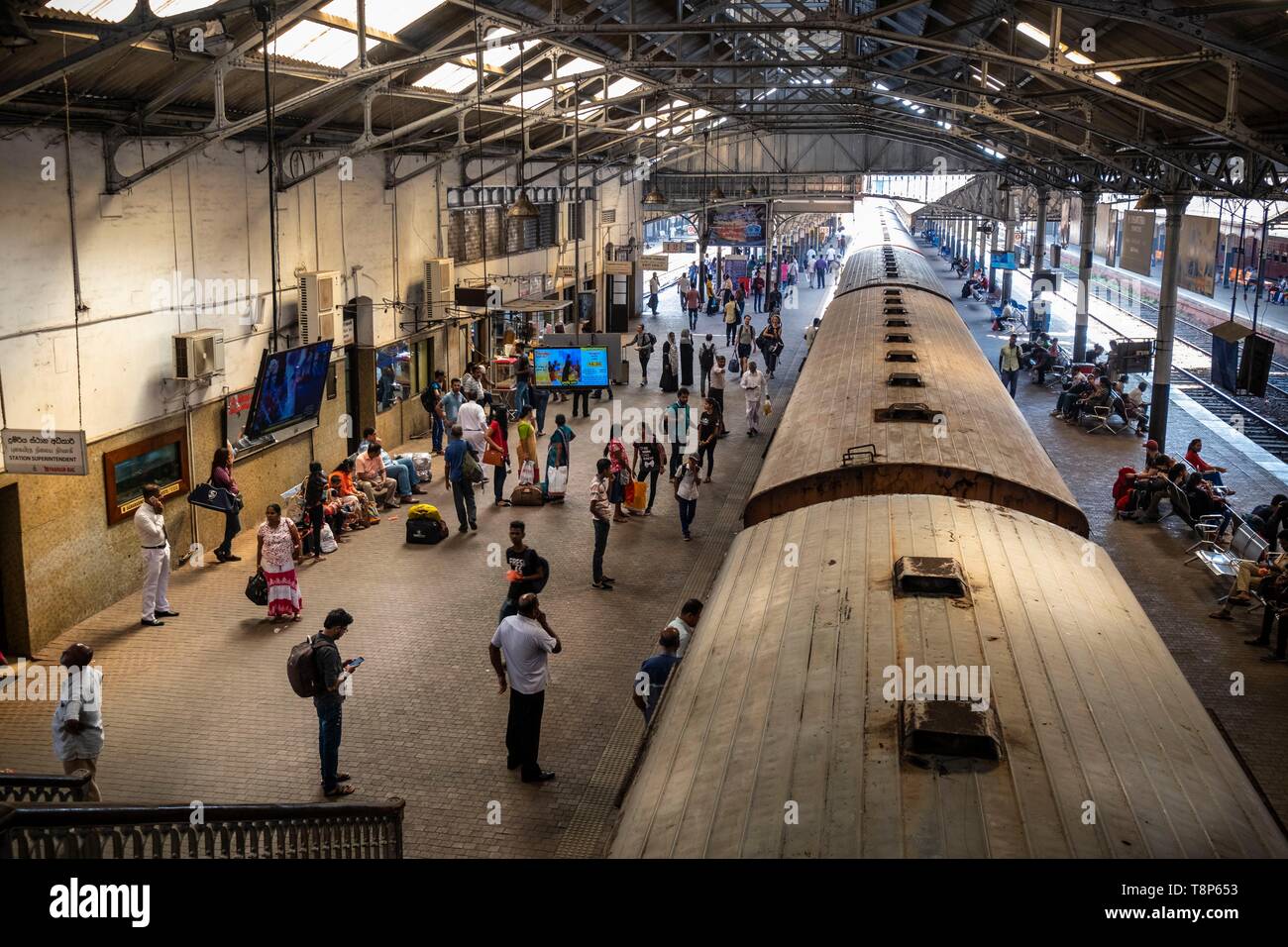 Sri Lanka, Colombo, Fort district, Colombo Fort railway station Stock Photo - Alamy
