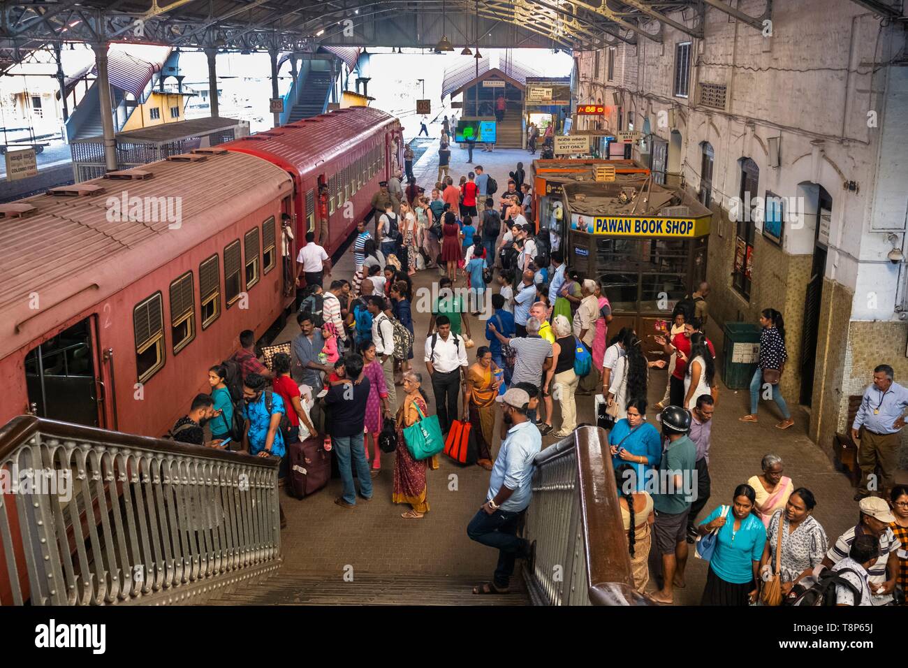 Sri Lanka, Colombo, Fort district, Colombo Fort railway station Stock Photo - Alamy