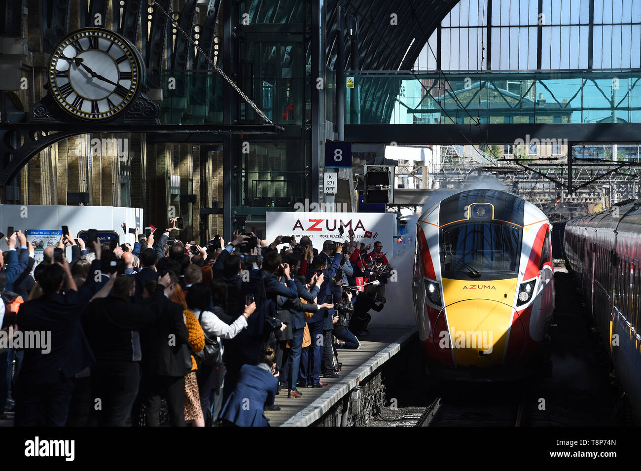 One of LNER's new Azuma trains arrives on platform 8 at King's Cross ...