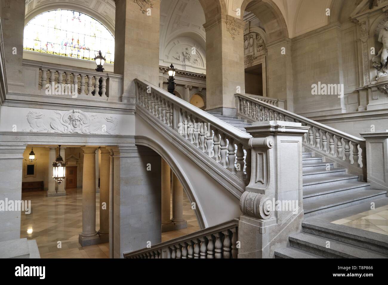 Federal courts hi-res stock photography and images - Alamy