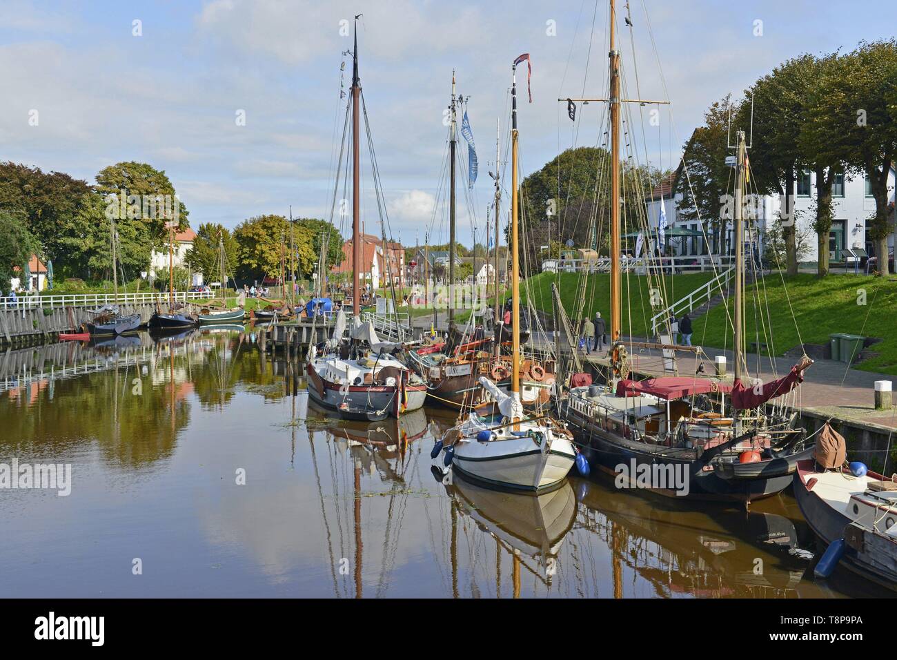 Smooth Smooth Sailing High Resolution Stock Photography and Images - Alamy