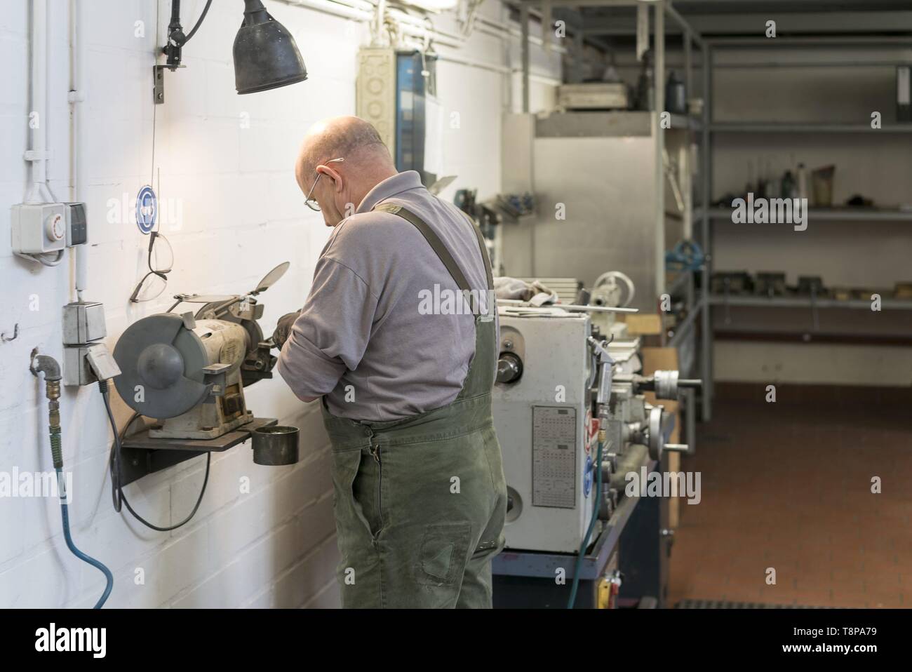 Workshop in prison hi-res stock photography and images - Alamy