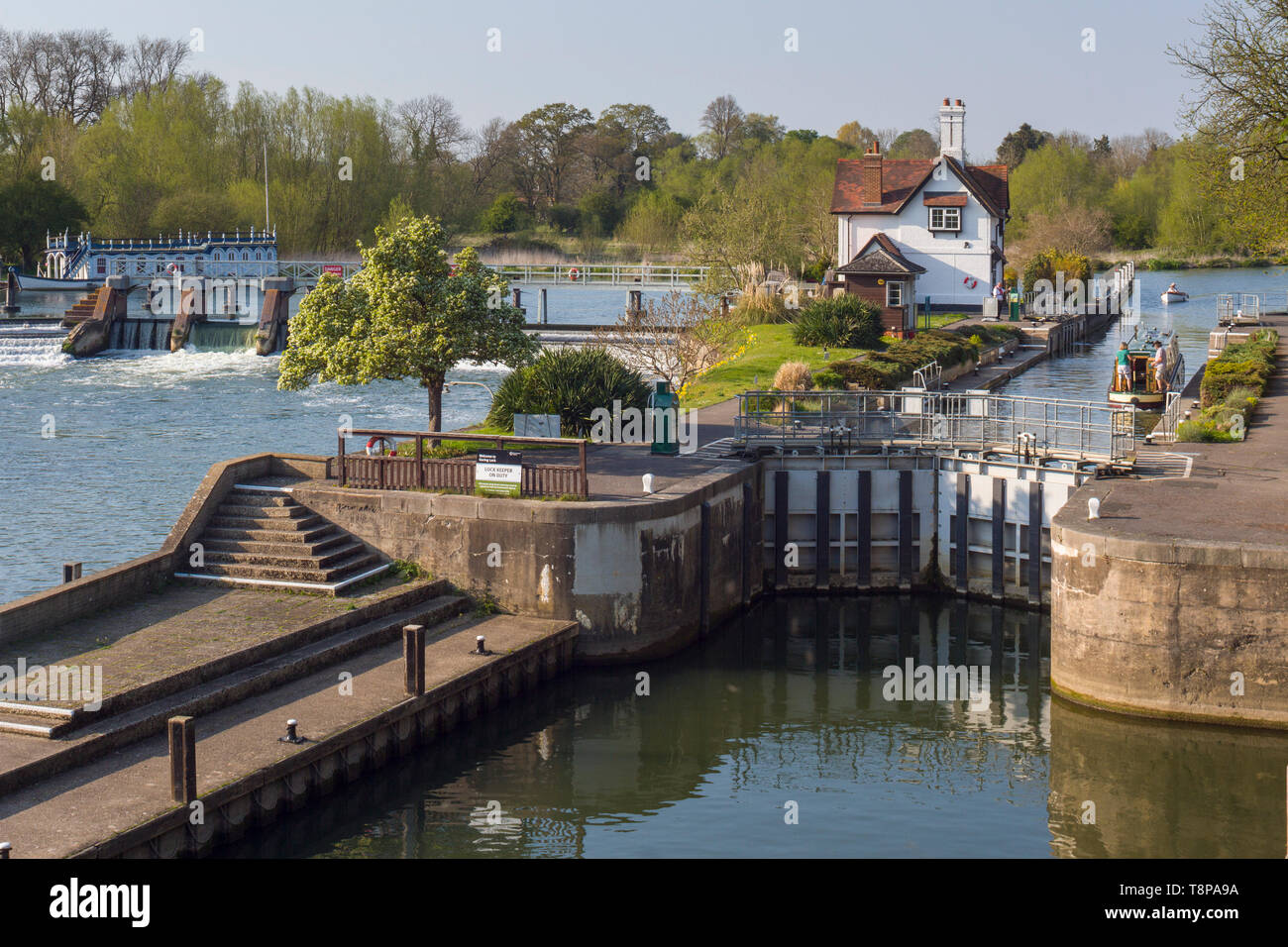 Goring on thames hi-res stock photography and images - Alamy