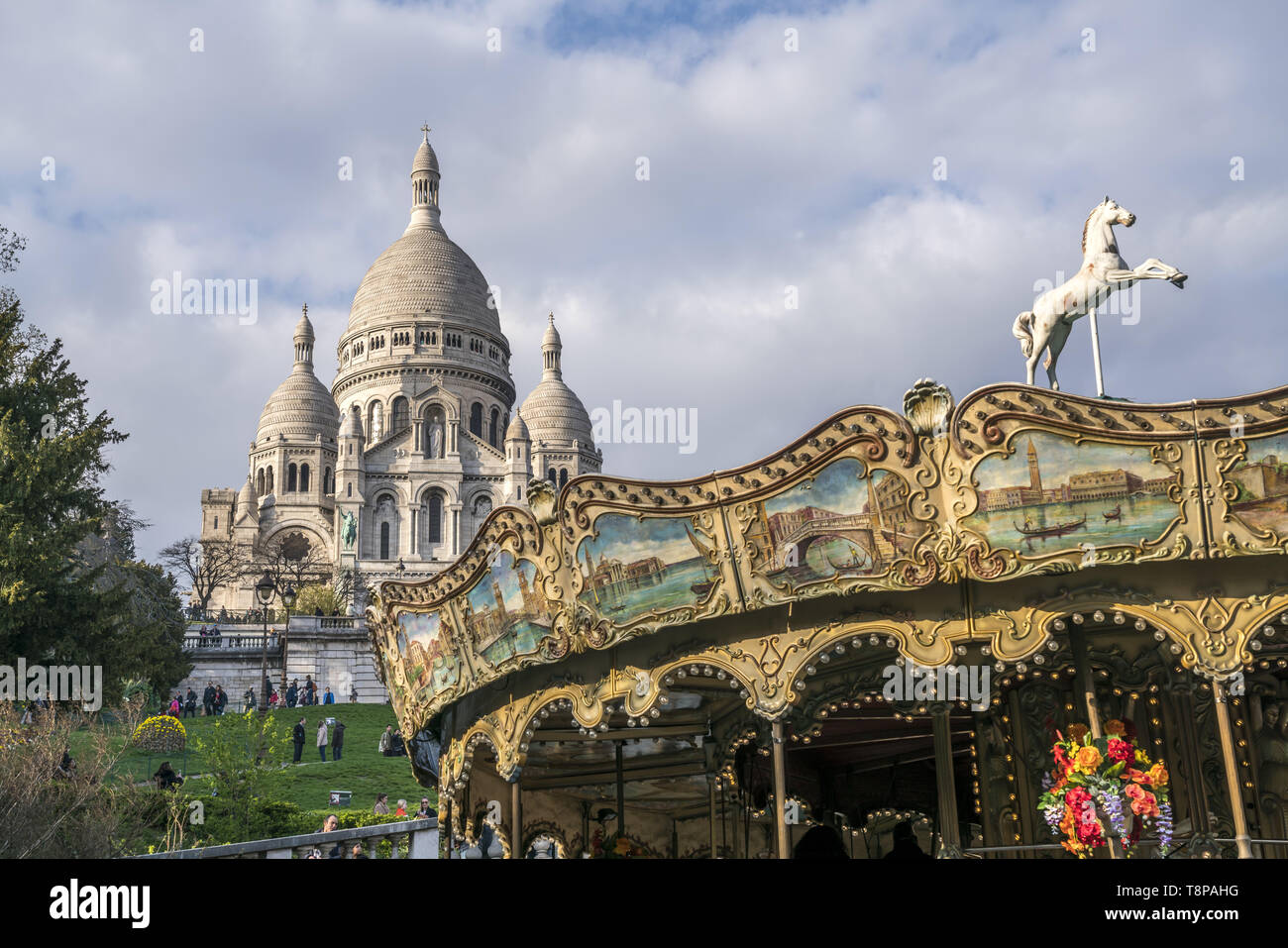 historisches Karussel vor der Basilika Sacre Coeur, Montmartre, Paris ...