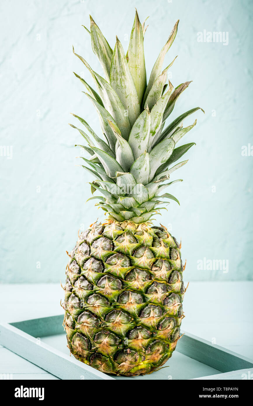 single whole pineapple Stock Photo - Alamy