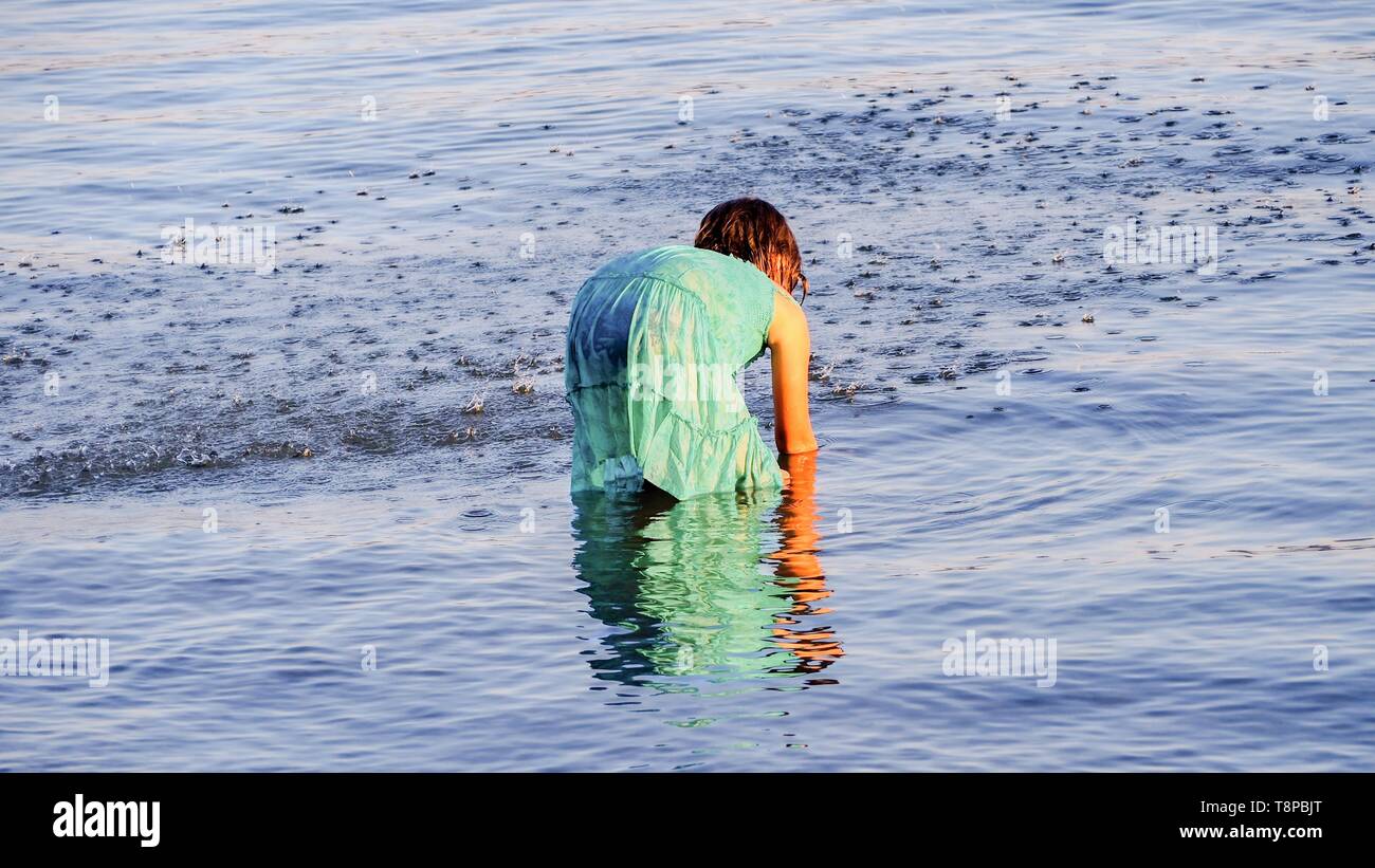 Water moving back to the ocean hi-res stock photography and images - Alamy