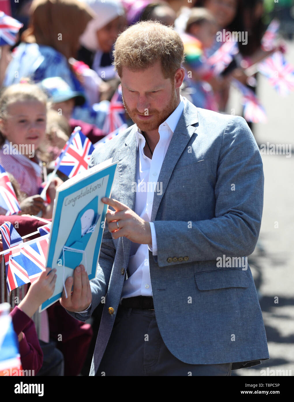 The Duke of Sussex is given a congratulations card by local ...