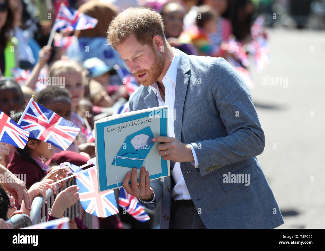 The Duke of Sussex is given a congratulations card by local ...
