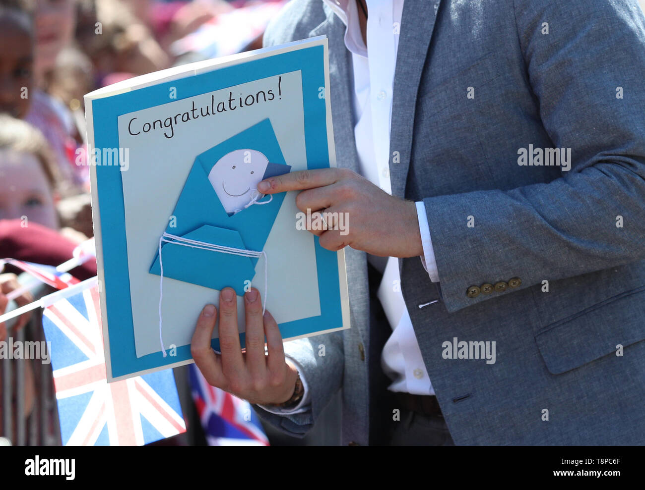 The Duke of Sussex is given a congratulations card by local ...