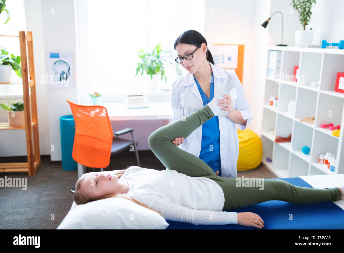 Skinny doctor hi-res stock photography and images - Alamy