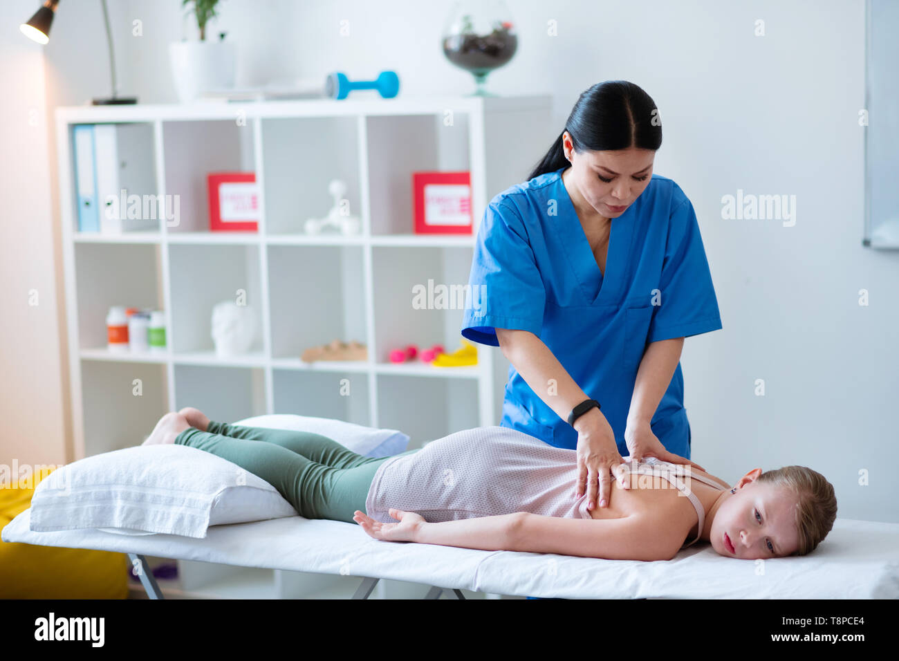Masseuse medical hi-res stock photography and images - Alamy