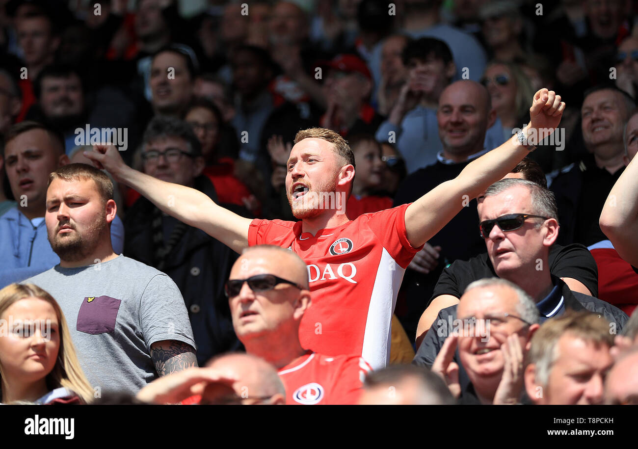 Charlton fans keepmoat stadium hi-res stock photography and images - Alamy