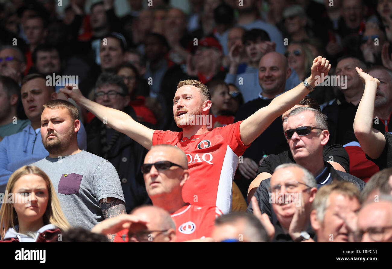 Football fans uk react hi-res stock photography and images - Alamy