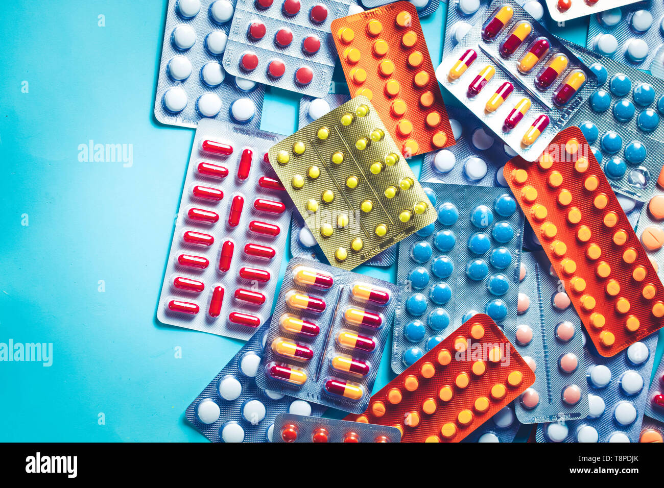 Pile of pills Stock Photo - Alamy