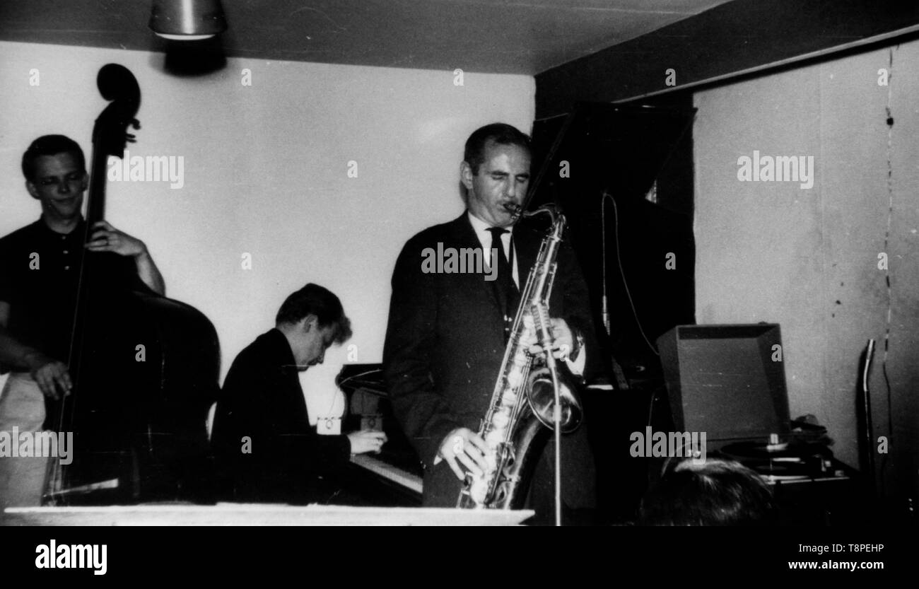 Ronnie scott's gerrard street 1950s hi-res stock photography and images ...