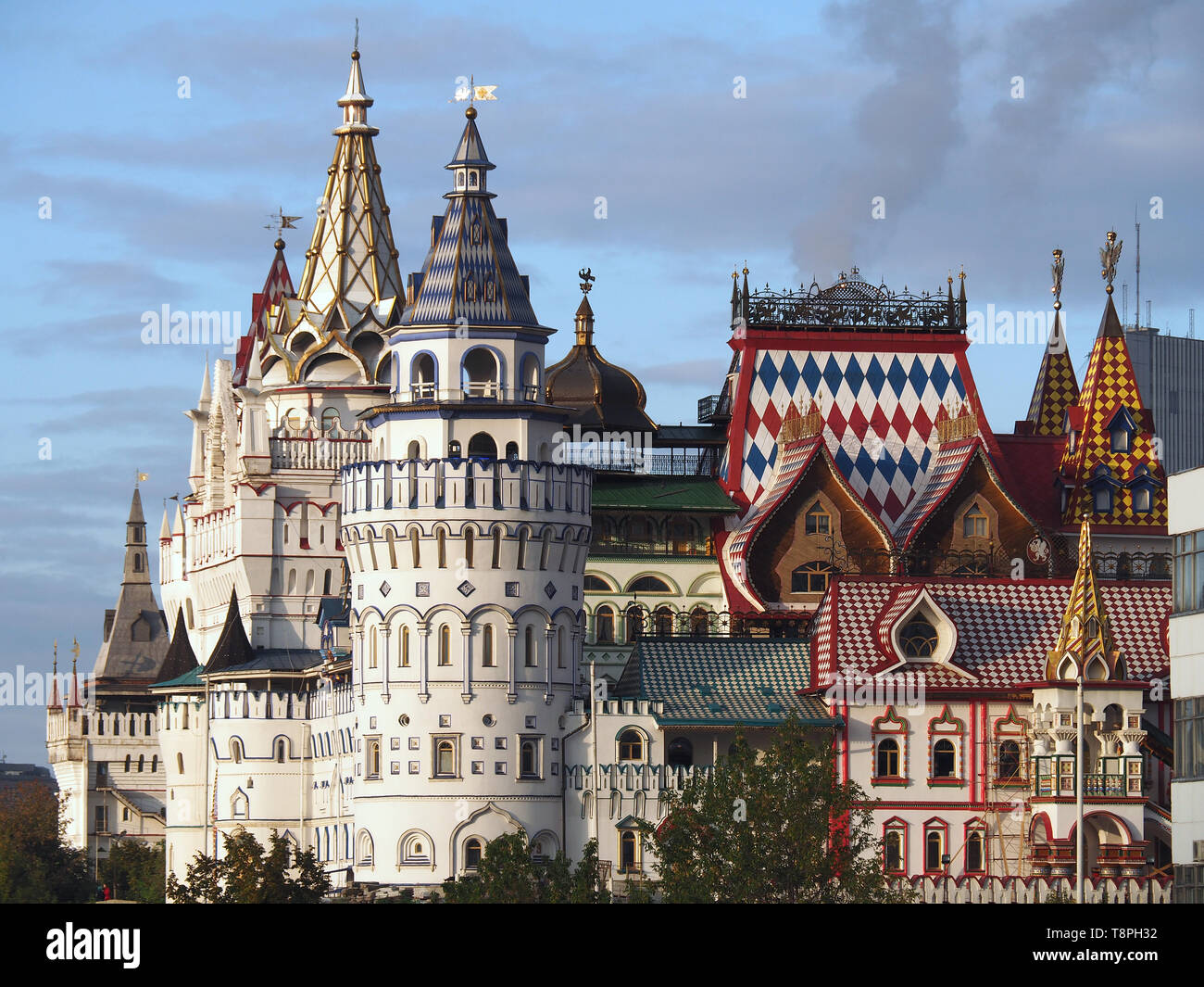 Towering buildings hi-res stock photography and images - Alamy